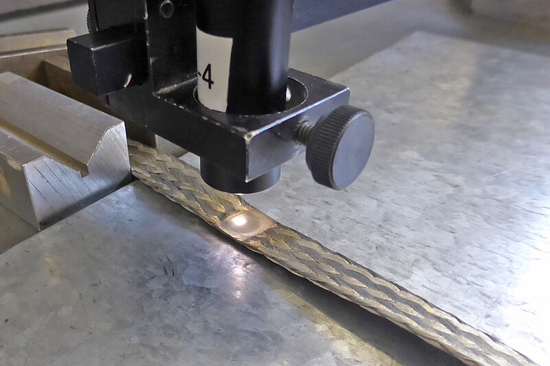 Color sensors for automatic weld spot detection | Micro-Epsilon